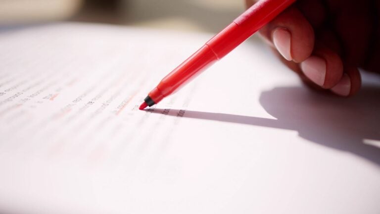 9 Situations When Using Your Left Hand Is Frowned Upon in Other ...