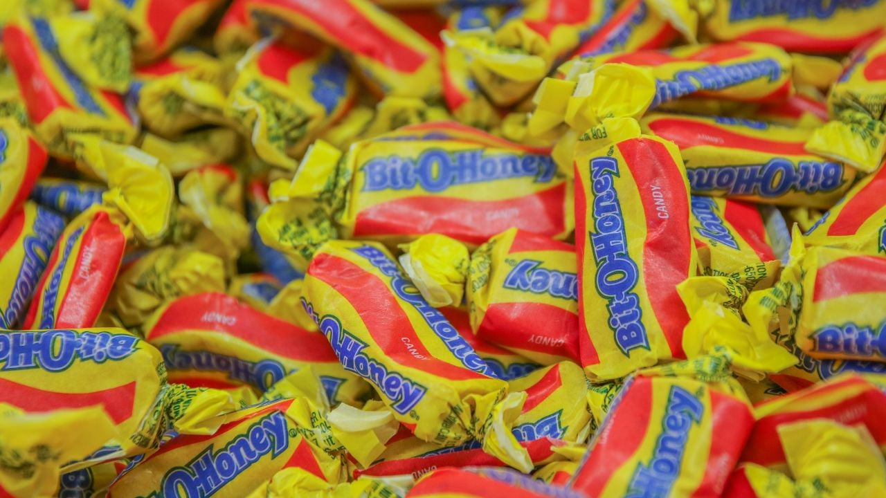 24 Old-Fashioned Candies That Need To Make a Comeback - Mindfully American